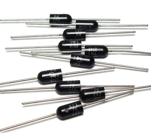 20x Zener Diode BZX70 C62 PH, 62 Volt / 2.5 Watt, alte Bauform SOD-18 ...