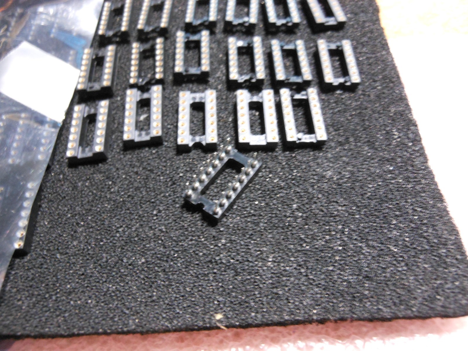 FCI / BERG IC SOCKET 4 PIN (34 PC LOT) PART # DIP-314-001B | eBay