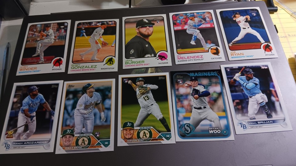 Huge Lot Of Mixed Sportscards. Approximately 2000 Cards. Medium Flat ...