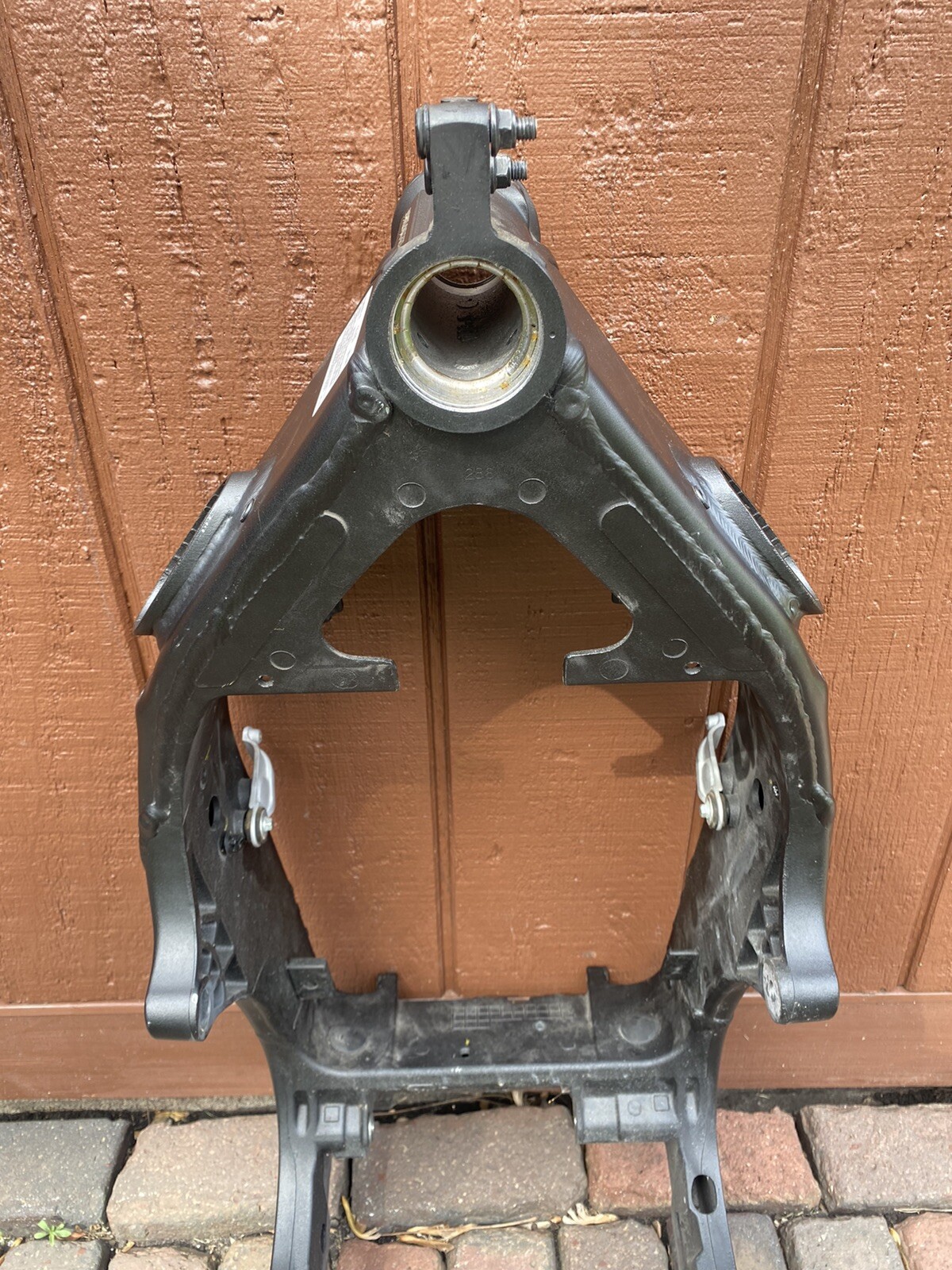 07 08 Yamaha YZF R1 Main Frame Chassis STRAIGHT RBLT OEM GOOD #0050 | eBay