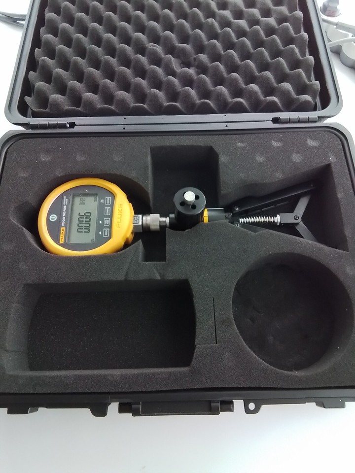 Fluke pump kit 700PTPK2 contain 700PTP-1 pneumatic pump + 700G07 ...