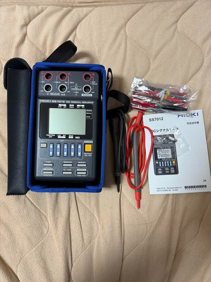 HIOKI SS7012 DC SIGNAL SOURCE Handy Calibrator with Carrying Case 9380 ...