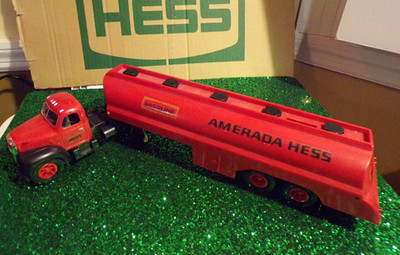 AMERADA HESS (RED) TRUCK CUSTOM GAS/OIL B MACK LIKE 1964 working lights ...
