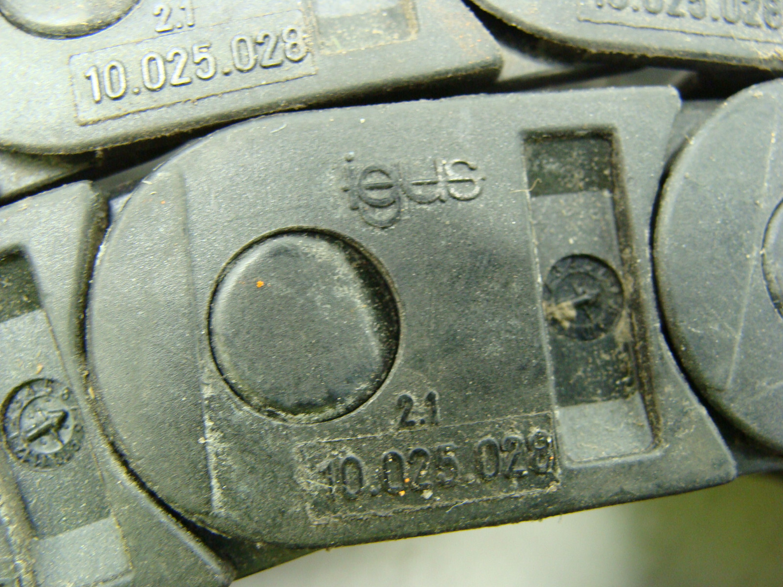 IGUS E-CHAIN FLEX TRACK 1.1 1025.1P 10.025.028 48" X 1-1/2" | eBay