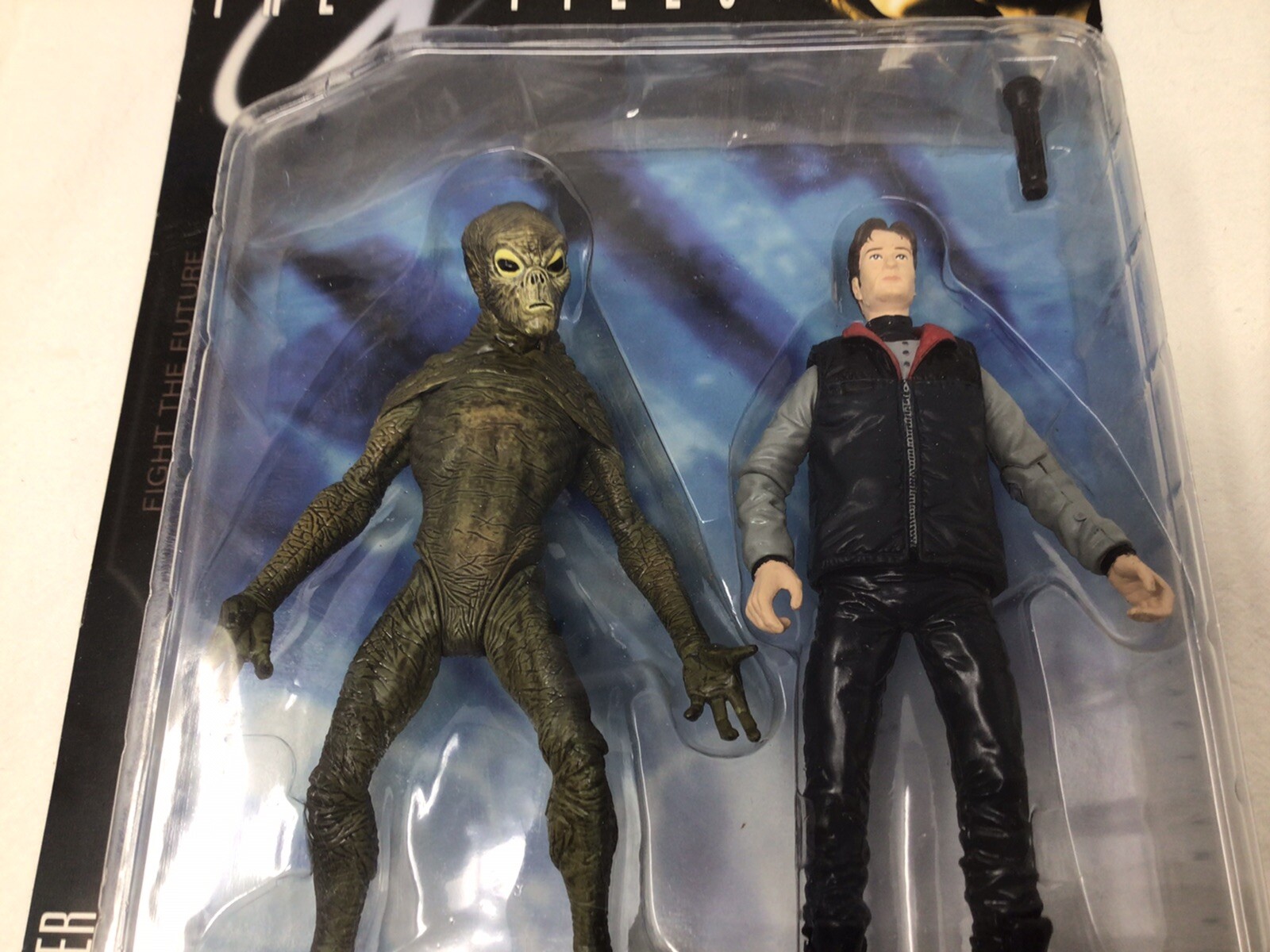 McFarlane Toys Agent Fox Mulder Arctic Gear Alien Action Figure for ...