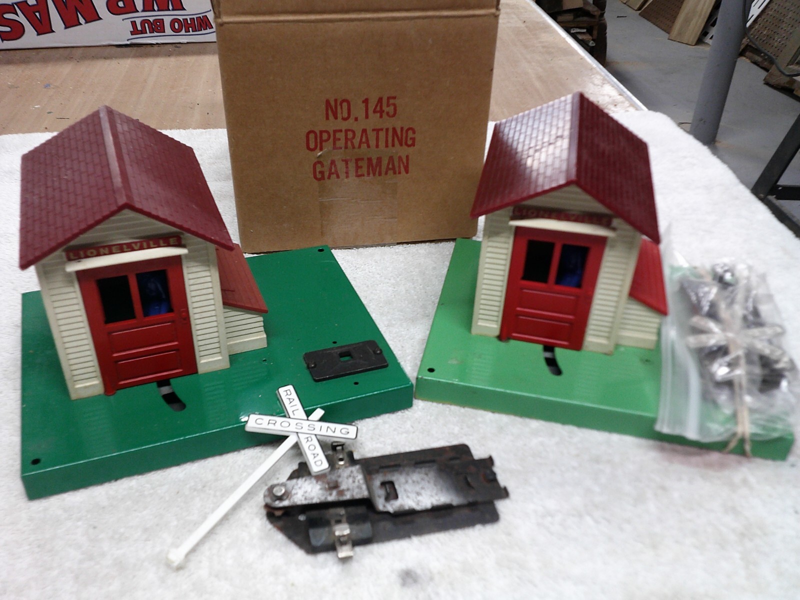 lionel lot of 2 flagman stations. 1 has original box | eBay