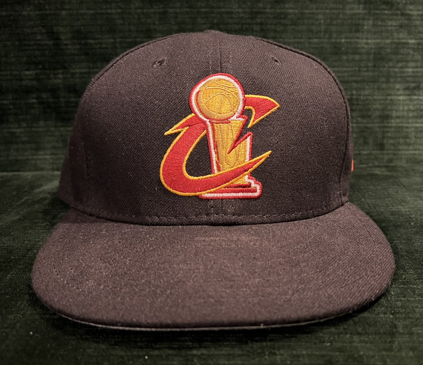 Cleveland Cavaliers NBA Trophy Logo New Era 59Fifty Fitted Cap Hat ...