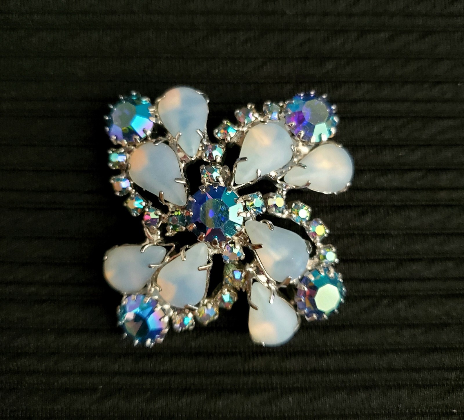 Vintage 1960's Aurora Borealis Blue Rhinestone Brooch… - Gem