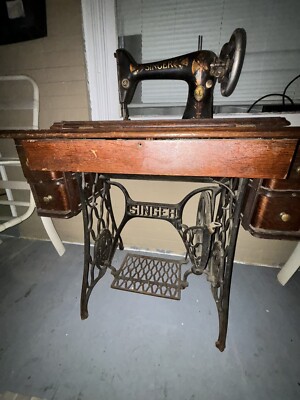 Antique Singer sewing machine and desk. G series serial number. | eBay