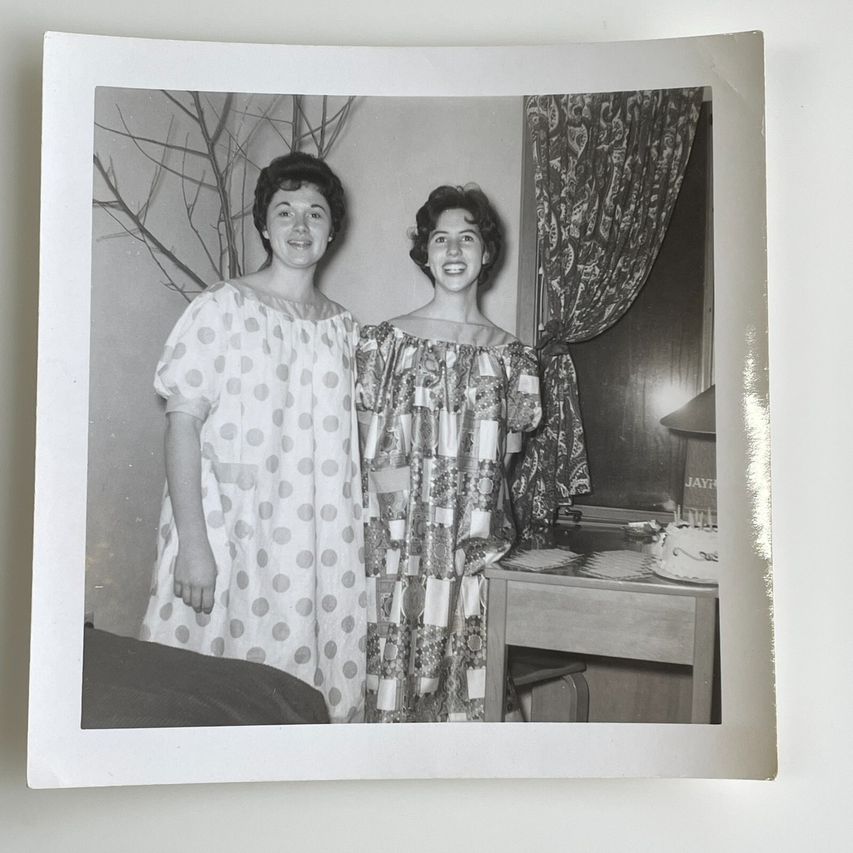 Z8 Photograph 1950's Pretty Young Women Wearing Ugly MuMu Z8 Photograph 1950's Pretty Young Women Wearing Ugly MuMu