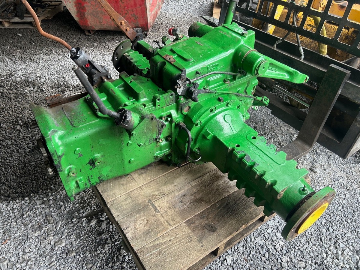 SJ29003 R274350 RE73620 John Deere transmission and rear end SJ29003 R274350 RE73620 John Deere transmission and rear end