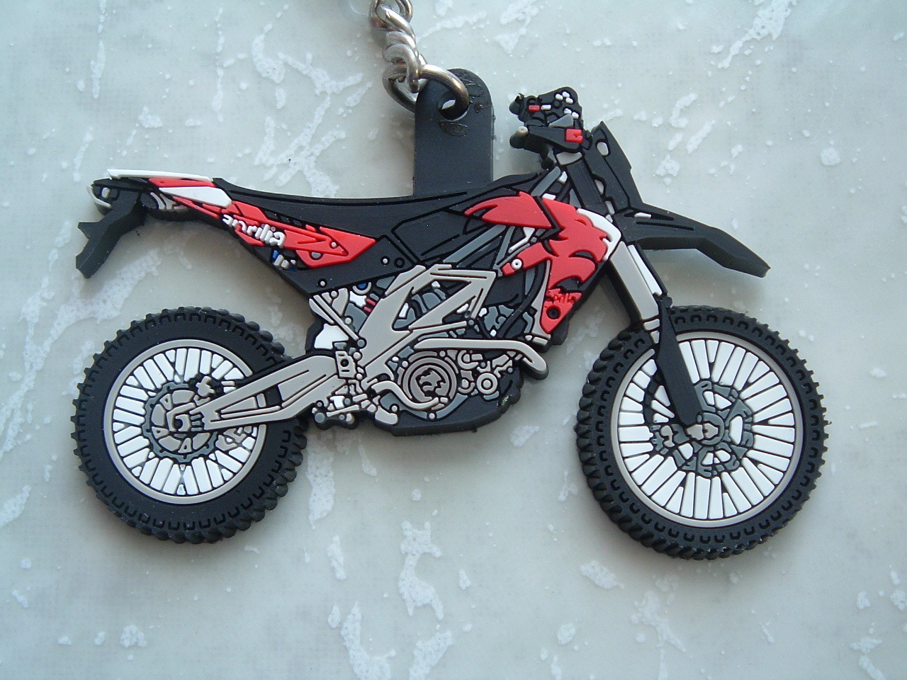 APRILIA APRILLIA RXV SXV 450 SXV450 RXV450 RED BLACK KEYRING RUBBER LTD ...