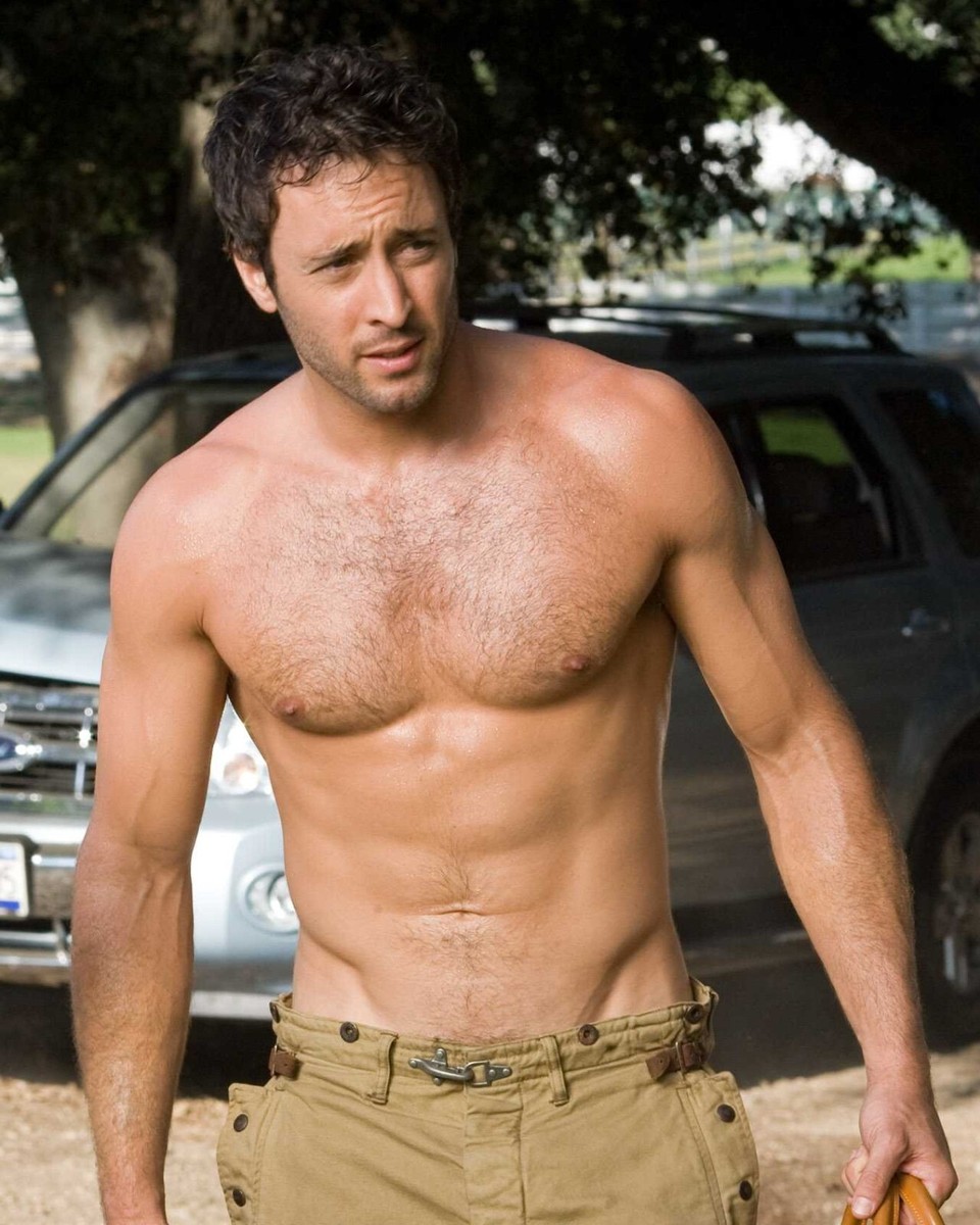 Alex Oloughlin 2022