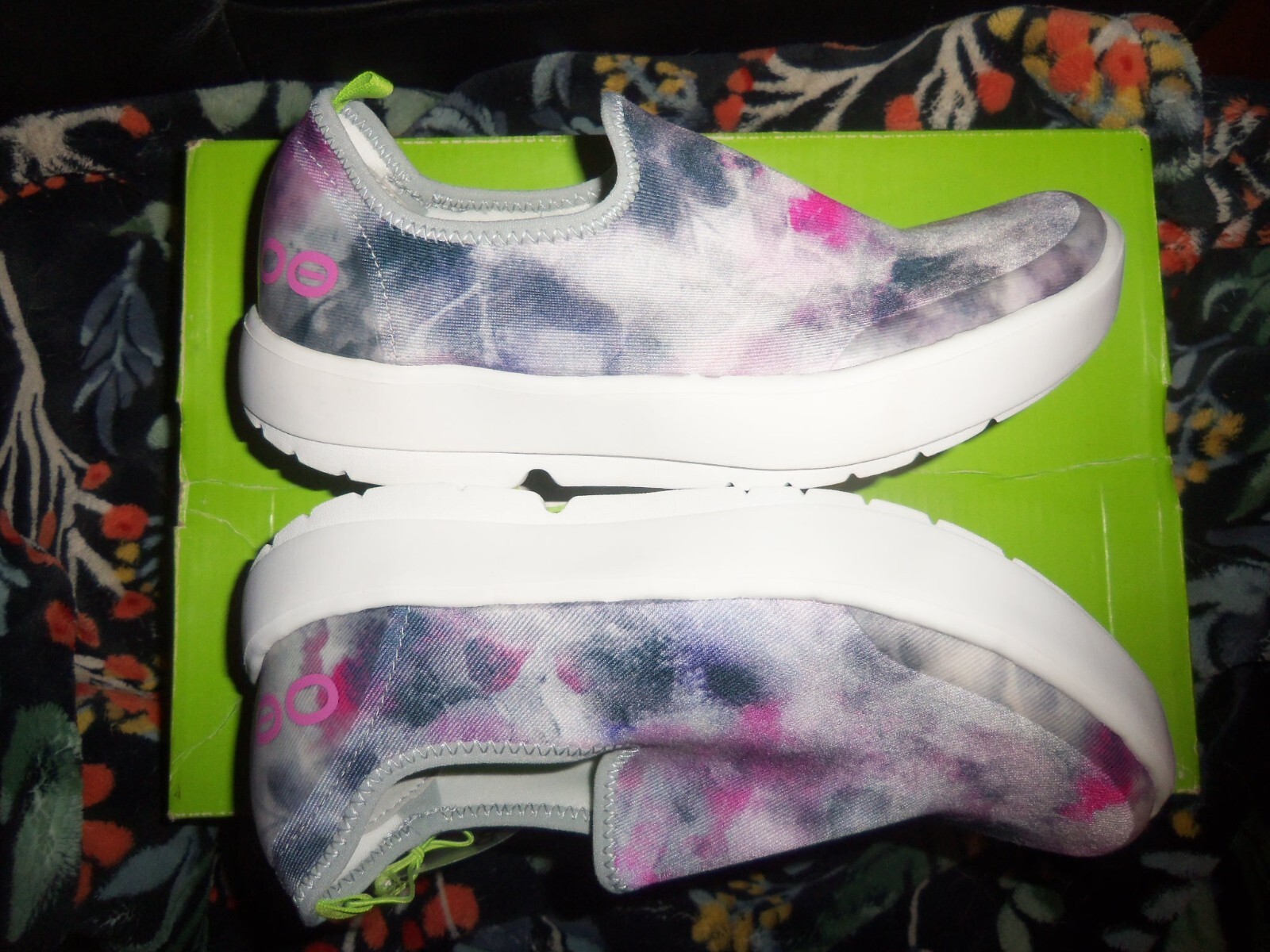 OOFOS Oomg Eezee Tie Dye Pink Slip On Sneaker Recovery Comfort Walking ...