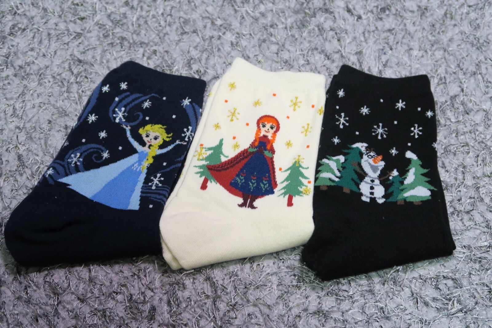 Women's Disney Frozen Elsa Anna Olaf Crew Length Socks Made in KOREA 3x ...