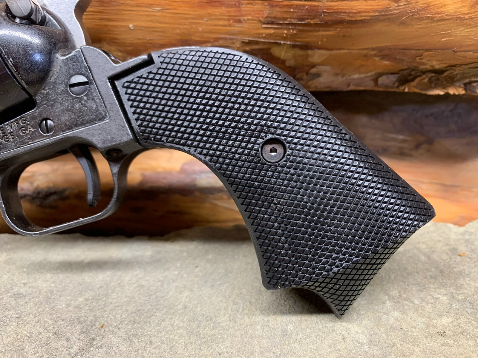 'SABERTOOTH' HERITAGE ARMS ROUGH RIDER GRIPS .22 & .22 MAG models Black ...