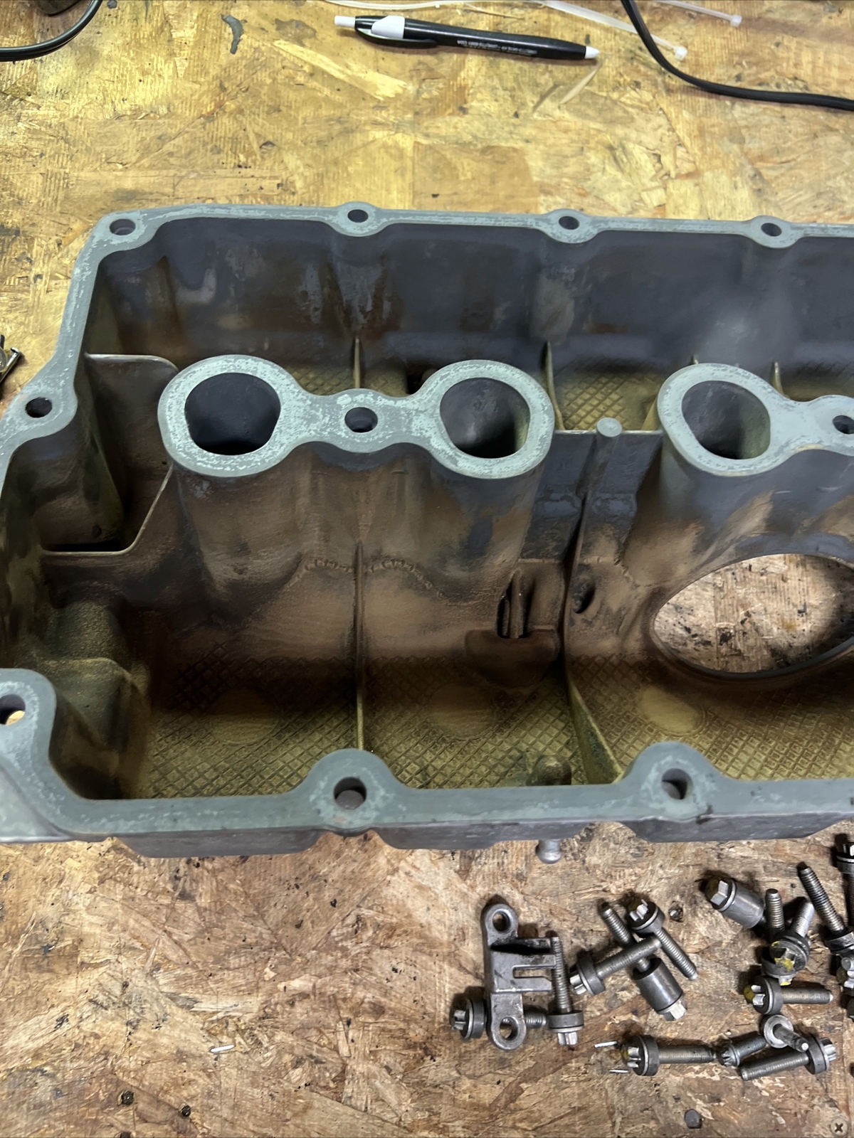 BMW Head Valve Cover Magnesium OEM N52 11127548275 11127548274 for sale ...