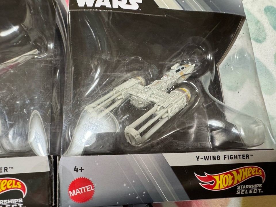 Star Wars Hot Wheels Starships Jedi-starfighter, Y-wing Fighter And A ...