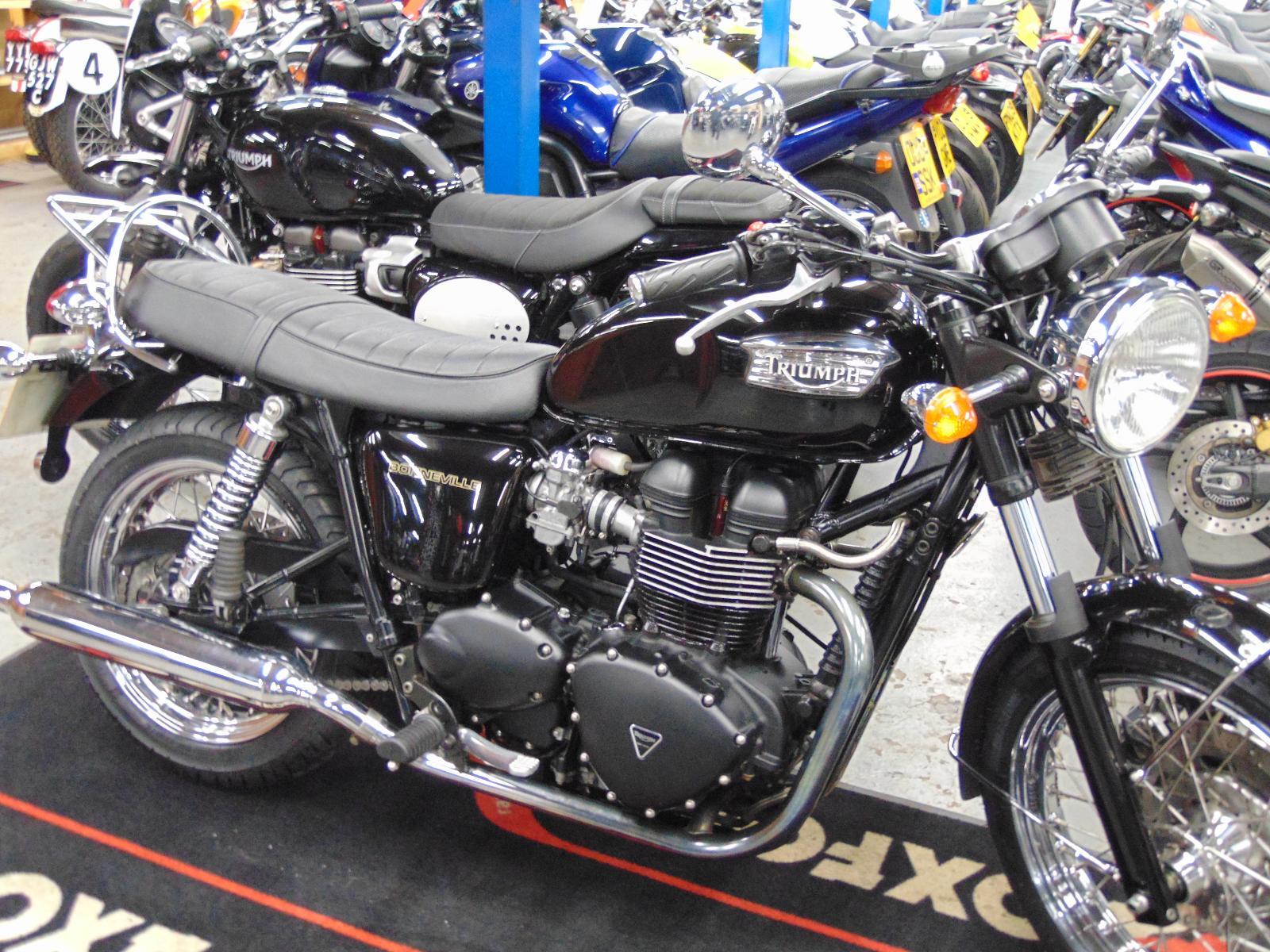 Triumph Bonneville 790 06 low miles 4338 classic naked roadster MOT £ ...