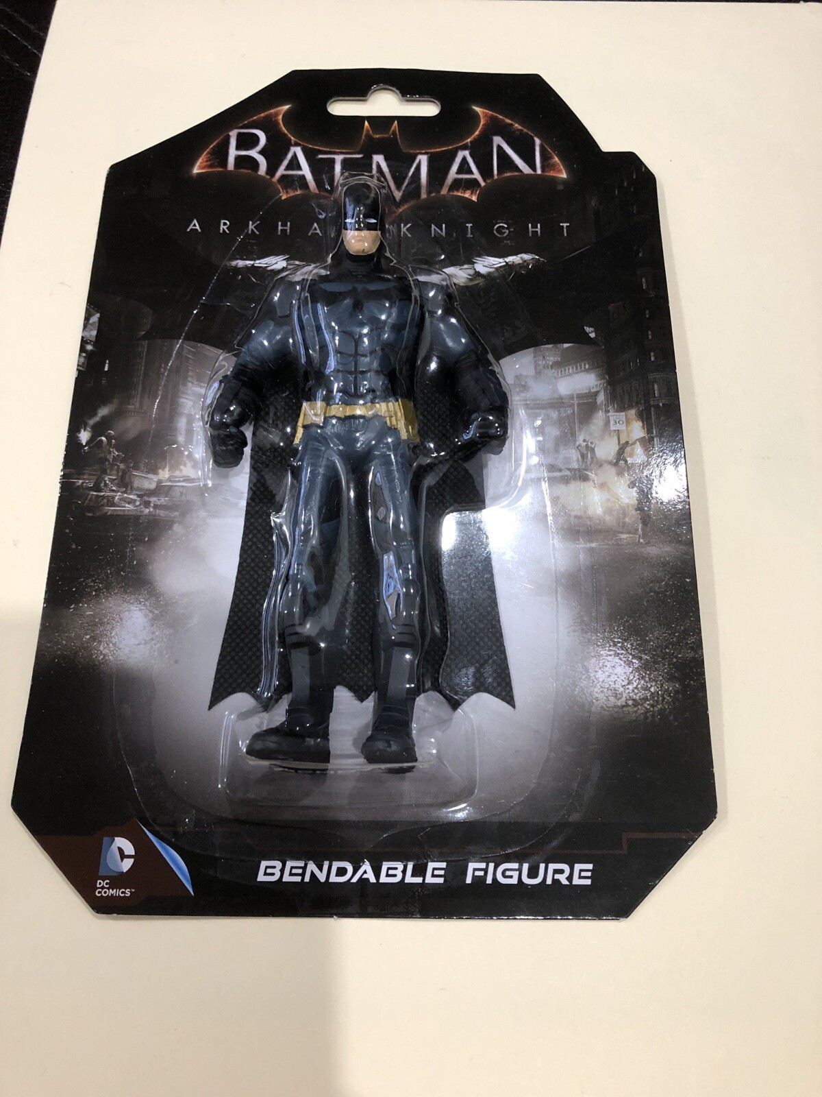 DC COMICS BATMAN-ARKHAM KNIGHT BENDABLE POSABLE FIGURE WITH TRICOT ...