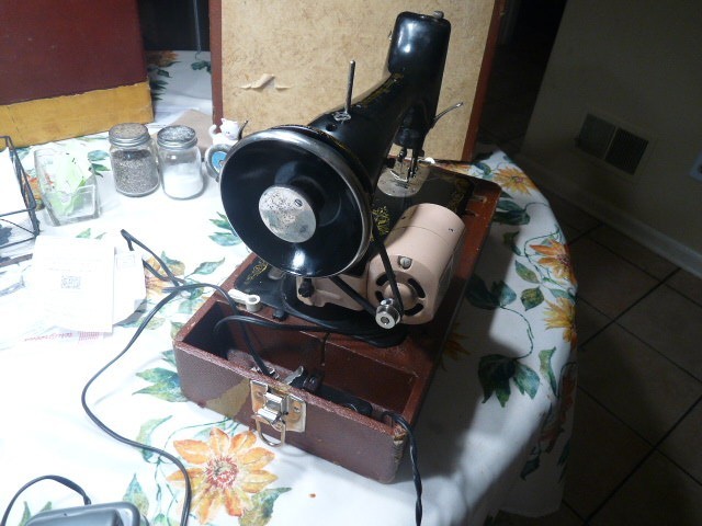 Vintage Singer 1928 Sewing Machine w case AC055946 Model 99 Missing ...