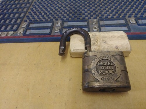OBSOLETE/ ANTIQUE/VINTAGE yale 851 NICKEL PLATE SIGNAL DEPT padlock C ...