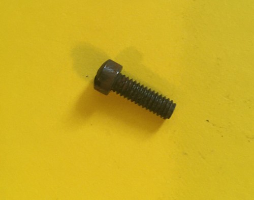 *NOS* 703432-073-SINGER-SCREW FOR SEWING MACHINES-FREE SHIPPING* | eBay