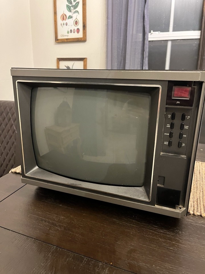 Vintage 1987 13” RCA Color CRT TV Box Television - Powers On, Needs ...