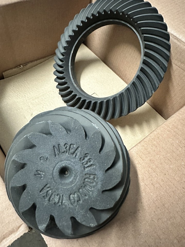New Genuine Ford Racing 9.75" 3.31 Ring & Pinion Rear End Gears 2010 ...