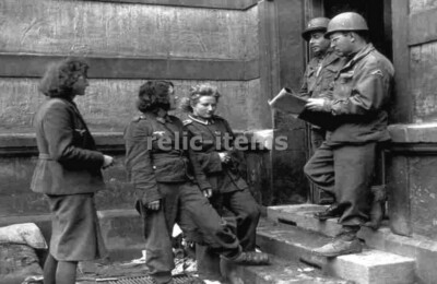 WW2 PICTURE PHOTO GERMAN FEMALE SOLDIERS POW 6386 | eBay