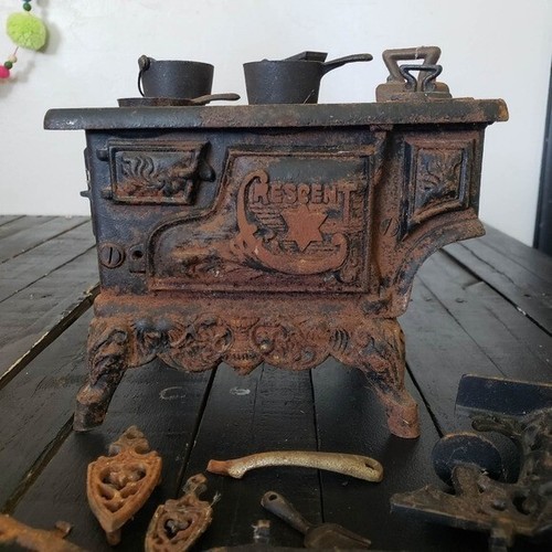Crescent Vintage Mini Cast Iron Metal Stove with Accessories Toy ...