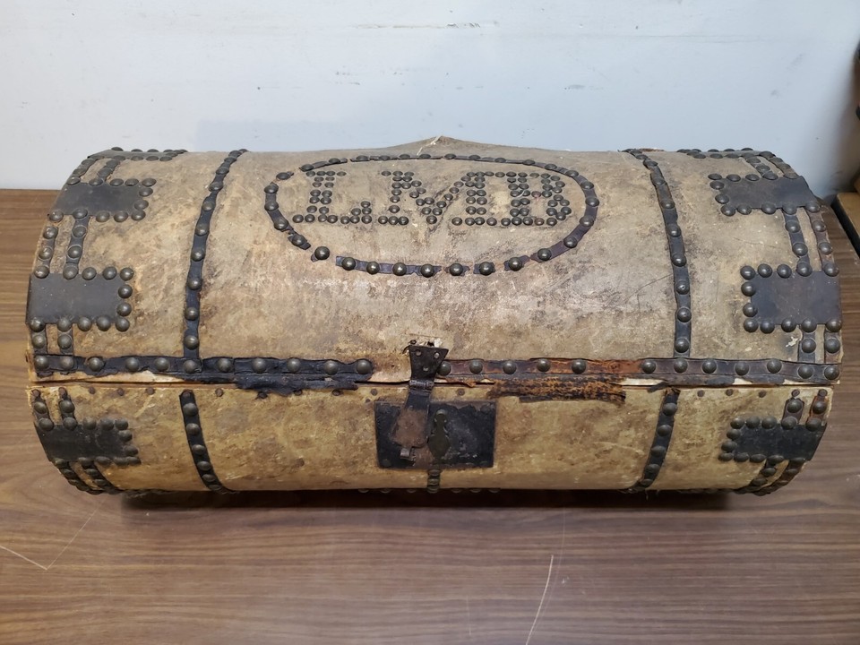 Antique Round Cylindrical Leather Covered Trunk, c.1822 I. Sanford ...