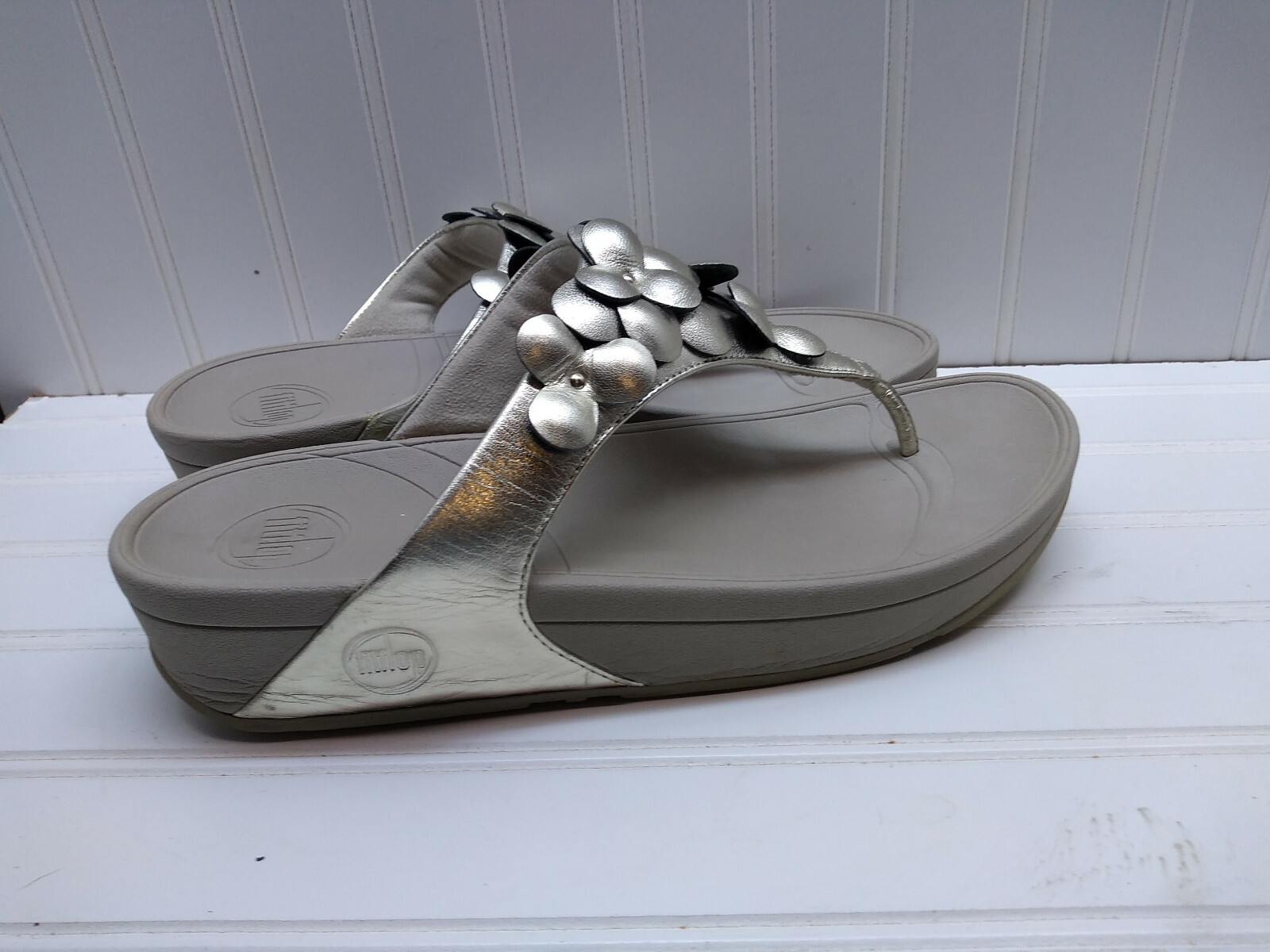 FitFlop Silver Leather Platform Wedge Flip Flop Thong… - Gem