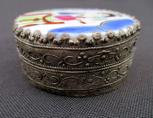 VTG SMALL ROUND PORCELAIN & SILVER TONE CHINESE SNUFF TRINKET PILL BOX ...