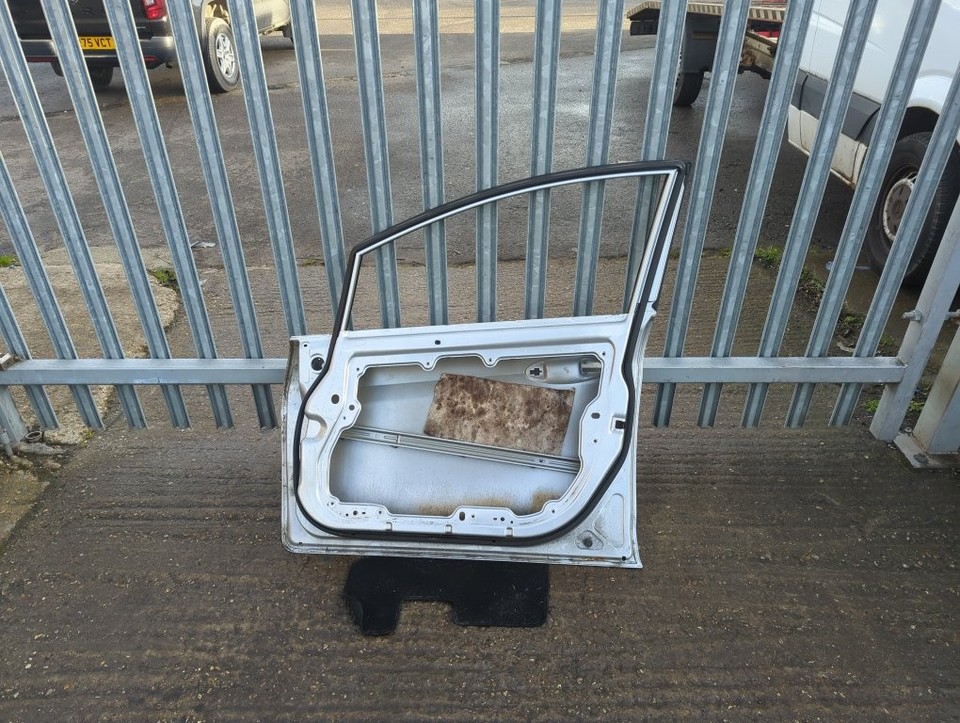 FORD FIESTA DOOR BARE (FRONT DRIVER RIGHT) MOON DUST SILVER 5 DOOR 2008 ...