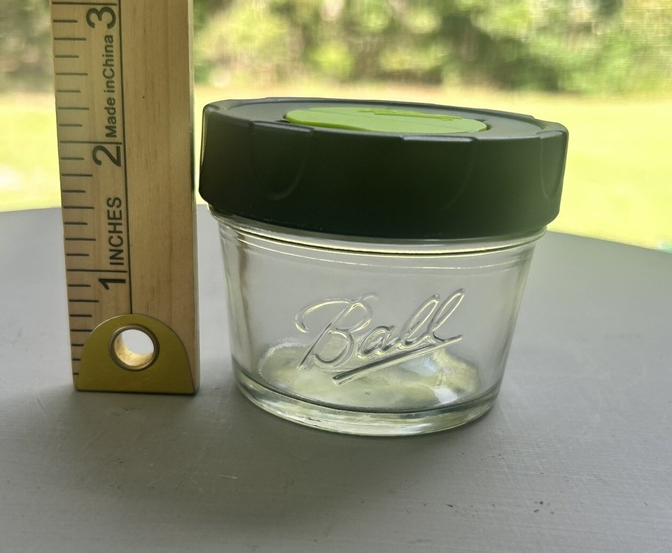 2 Ball Dry Herb & Spices 4 Ounce Glass Jars with Shaker Caps Green Lid ...