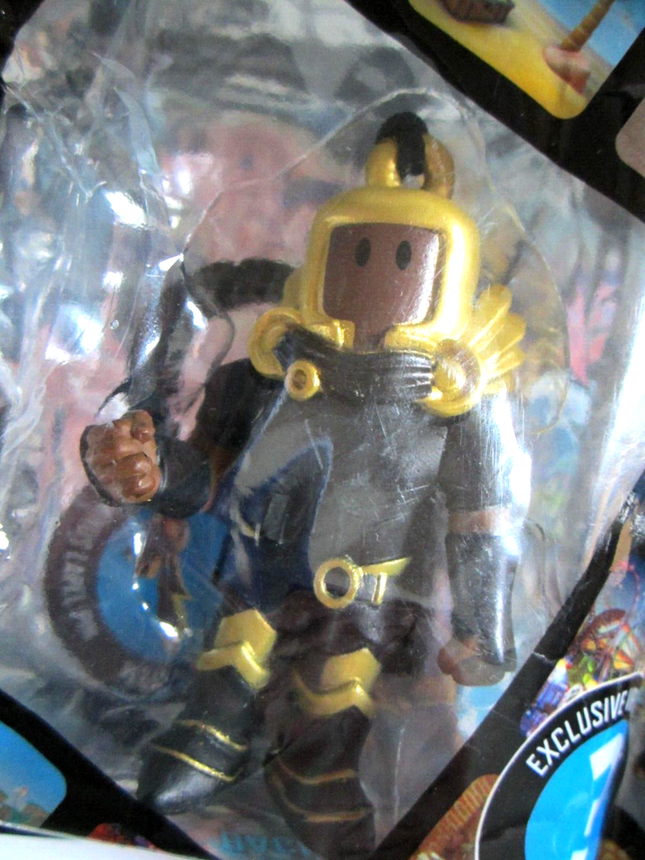 New ROBLOX DOMINUS AUREUS DUDE Backpack Clip Series 1 Jazwares w Code ...