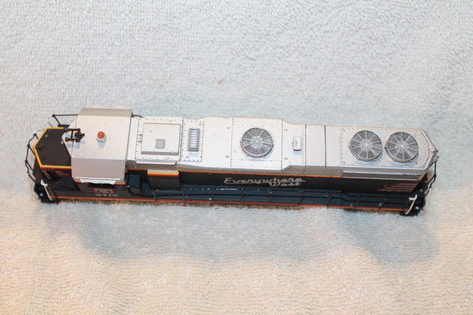 ** Athearn Blue Box Loco Parts ** 1-Custom CB&Q GP38-2 Locomotive Shell ...