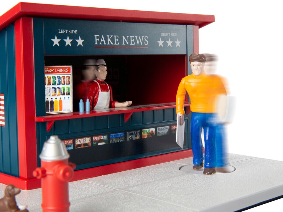 Lionel 2029240 O Scale Fake News Stand | eBay