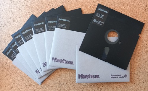 Acht 5¼“-Disketten (Floppy-Disk) MD-2HD der Marke „NASHUA“; im ...