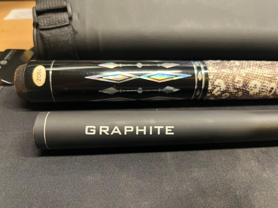 19oz Professional Graphite Pool Cue in Predator cue case with ...