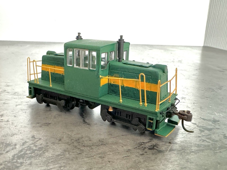 HO Bachmann Spectrum 85203 Red Unlettered GE 45 Ton Switcher Locomotive ...