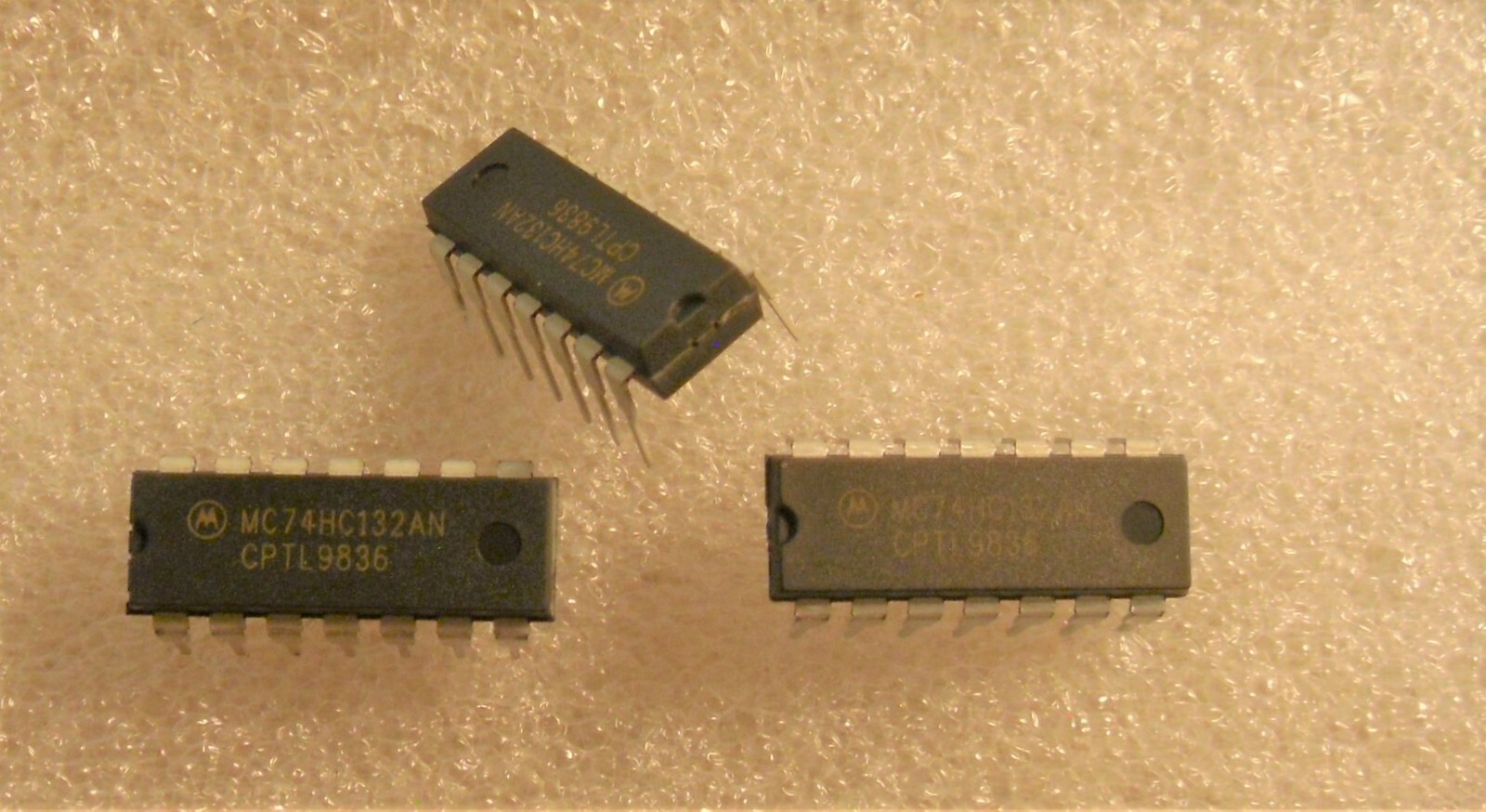 74C, 74HC & 74HCT CMOS Series Logic Gates Thru-Hole - Lots and Single ...