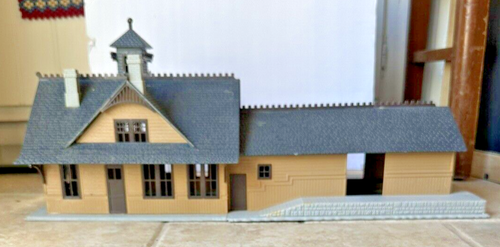Lionel Trains )/)-27 Scale Rico Passenger Station Assembled Kit | eBay