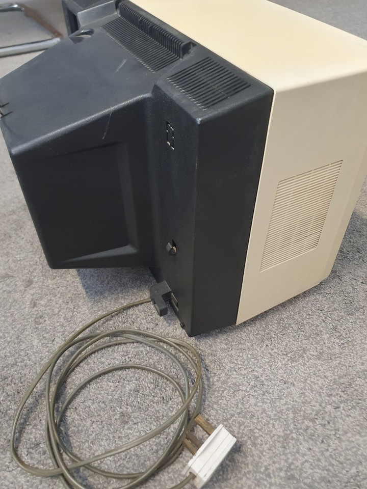 Ferguson TX Model No 37140 Portable Colour 14in TV | eBay UK