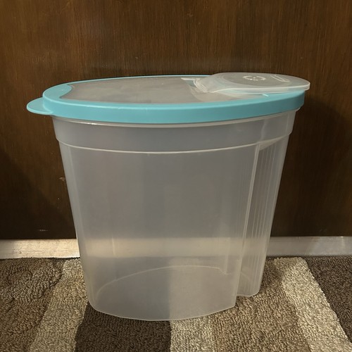 Rubbermaid Blue Clear 1.5 Gallon 24 Cups Storage Container | eBay