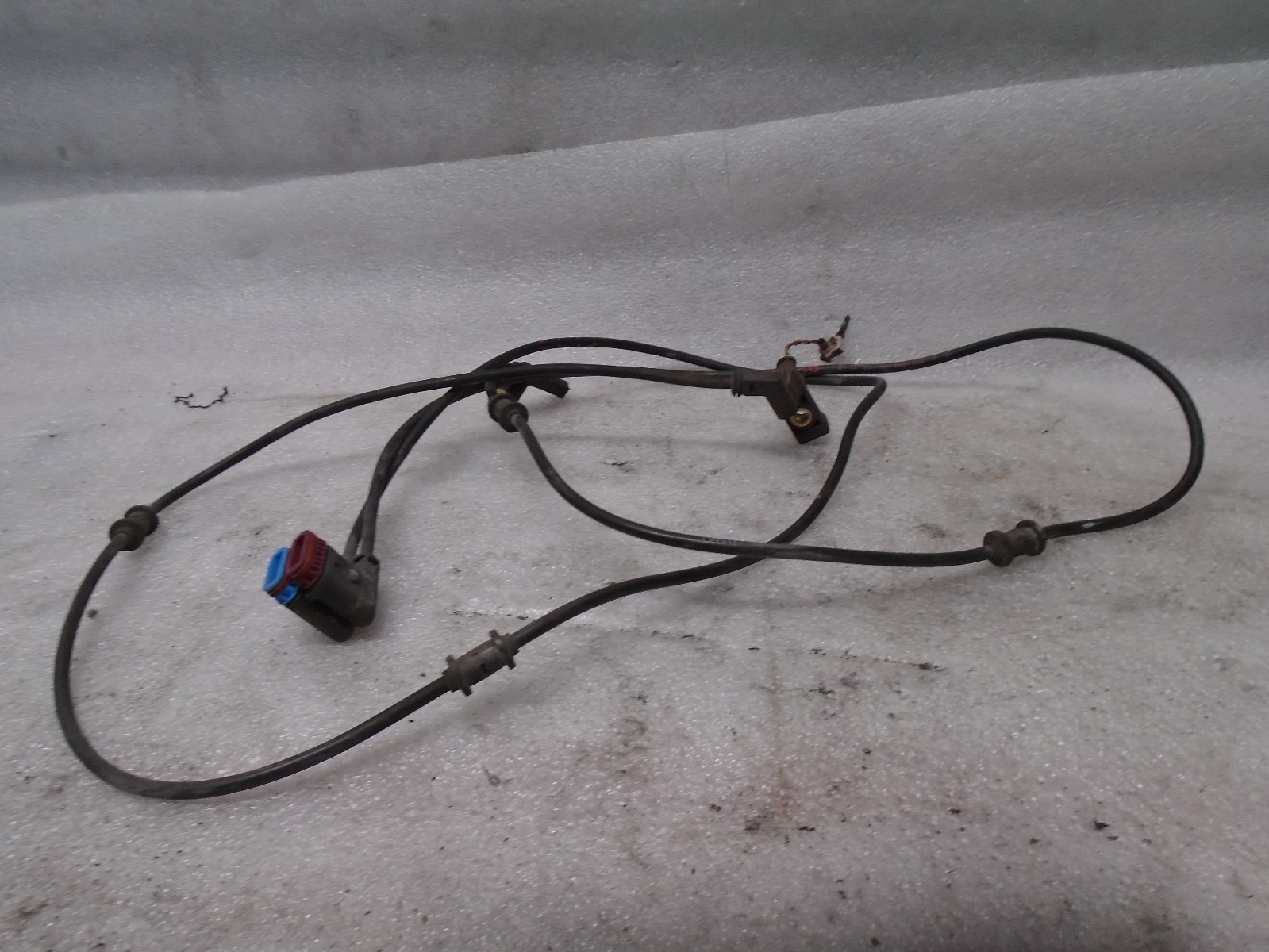 2002-2004 Mercedes C230 Rear Left Side ABS Speed Sensor 2035401317 OEM ...
