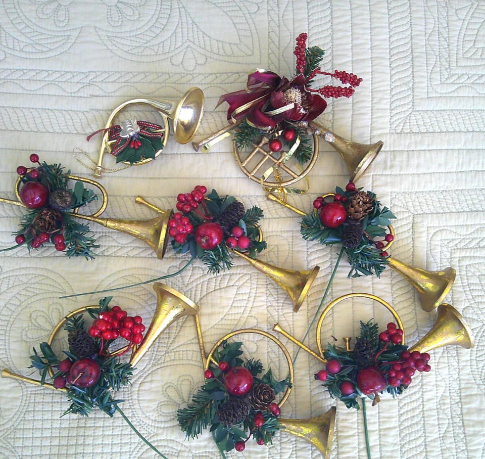 14 Plastic Musical Instrument Ornaments Decorated: French Horn,Trumpet ...