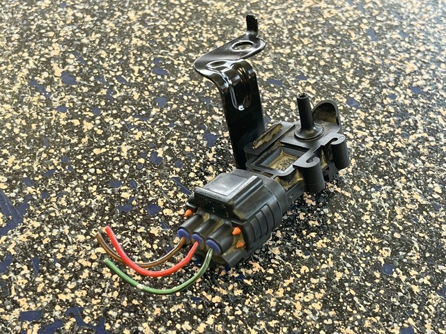 97-98 Toyota T100 Pickup Truck Fuel Vapor Pressure Sensor OEM 89460 ...