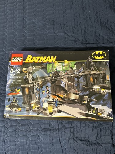 LEGO 7783 Batman: The Batcave: The Penguin and Mr. Freeze's Invasion ...